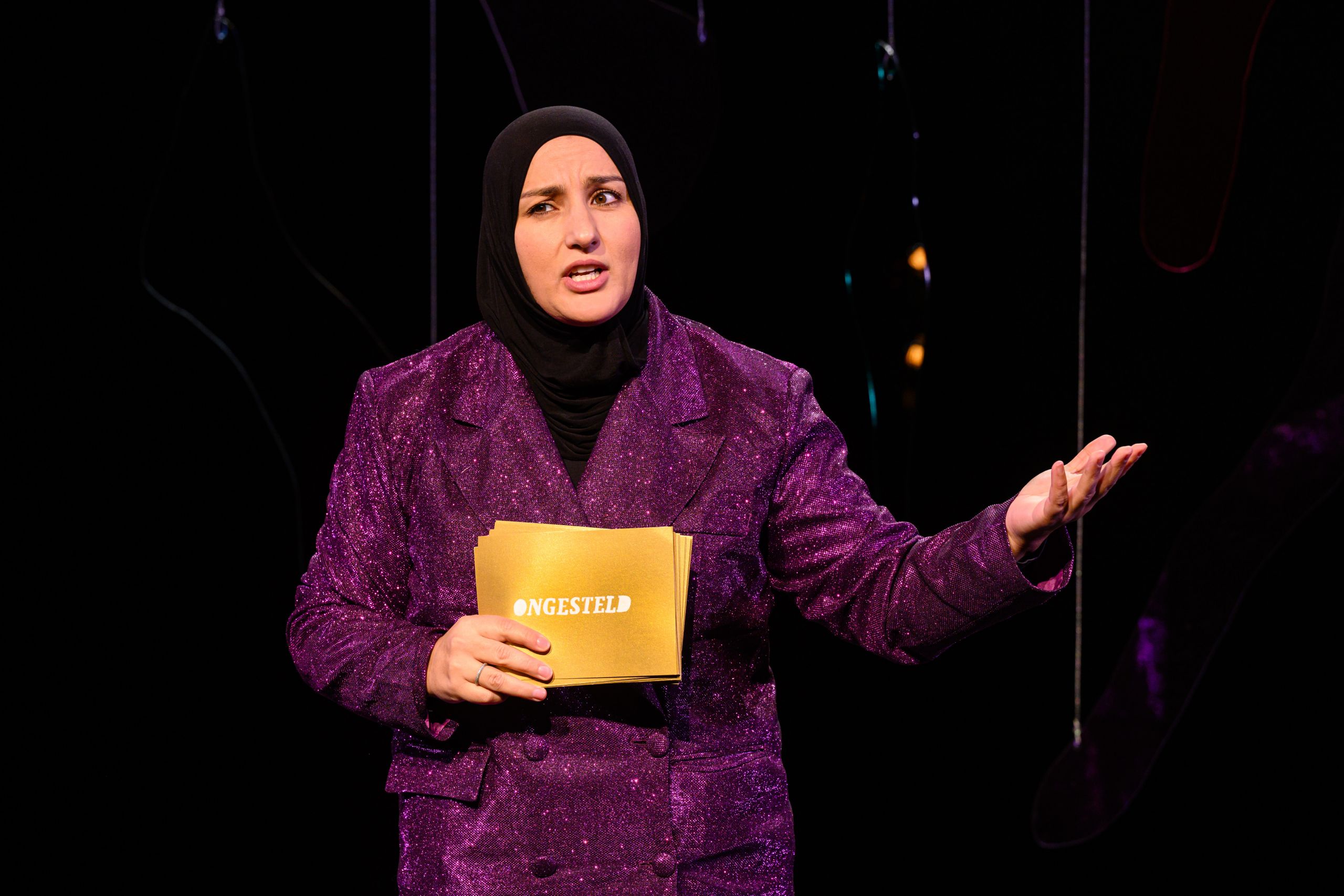 Nora Akachar - Ongesteld - ZIMIHC